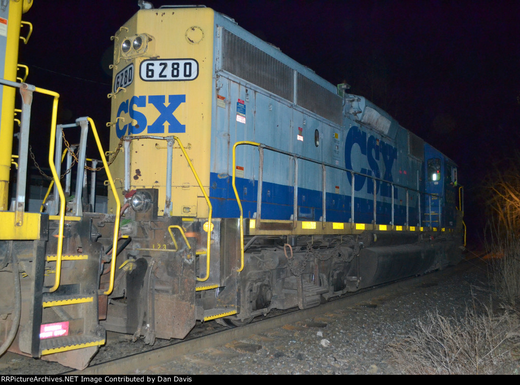 CSX GP40-2 6280 leads C764-09